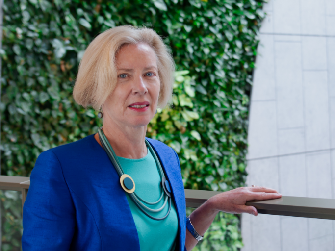 Ema: Il messaggio di fine anno di Emer Cooke. Insieme, supereremo ...