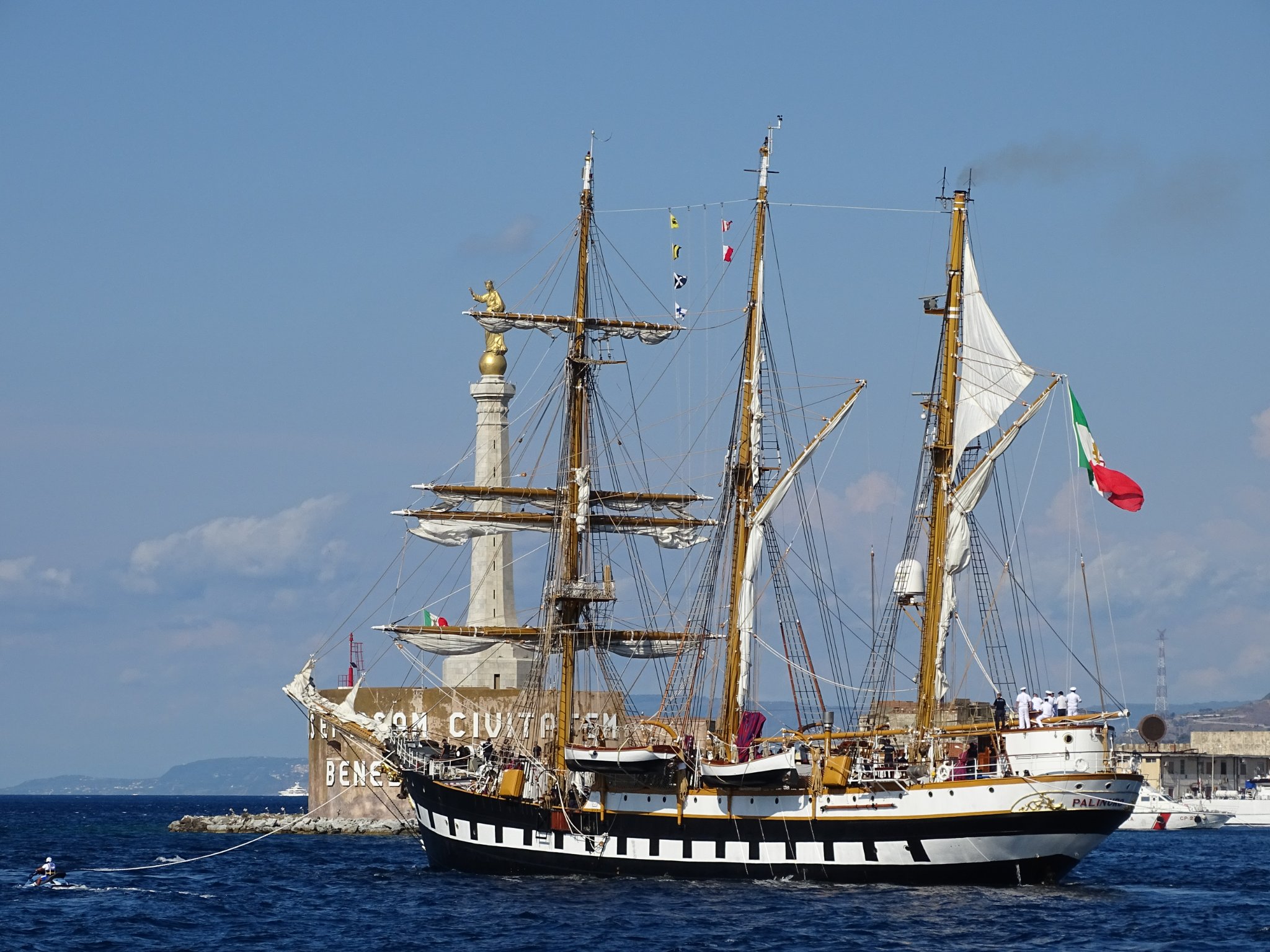 In porto a Messina della Nave Palinuro per la XV rievocazione storica ... In porto a Messina della Nave Palinuro per la XV rievocazione storica ...