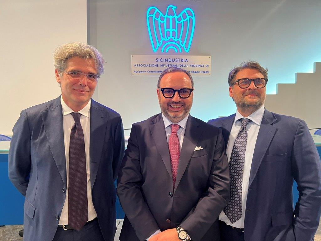 LUIGI RIZZOLO CON I VICEPRESIDENTI ANTONIO SIRACUSA E LUCIANO BASILE ...