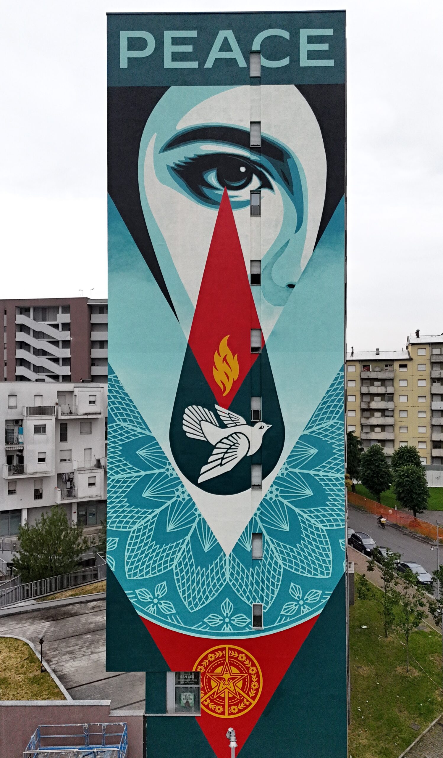 A MILANO IL PRIMO MURALE DELLO STREET ARTIST SHEPARD FAIREY, IN ARTE ...